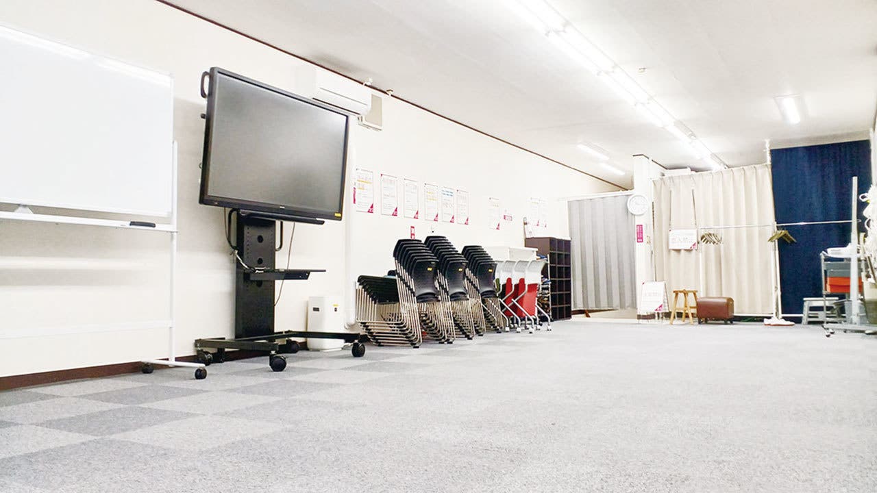 【多摩最大級の貸会議室】30名着席/駅徒歩1分/60inchモニター/高速光Wi-Fi/備品無料/会議 セミナー 面接 教室開催の写真5