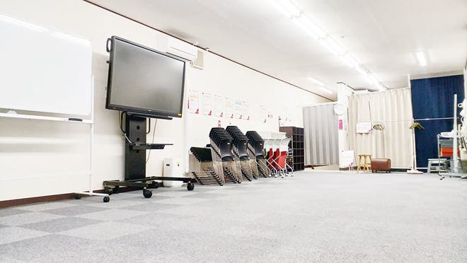 【多摩最大級の貸会議室】30名着席/駅徒歩1分/60inchモニター/高速光Wi-Fi/備品無料/会議 セミナー 面接 教室開催の写真5