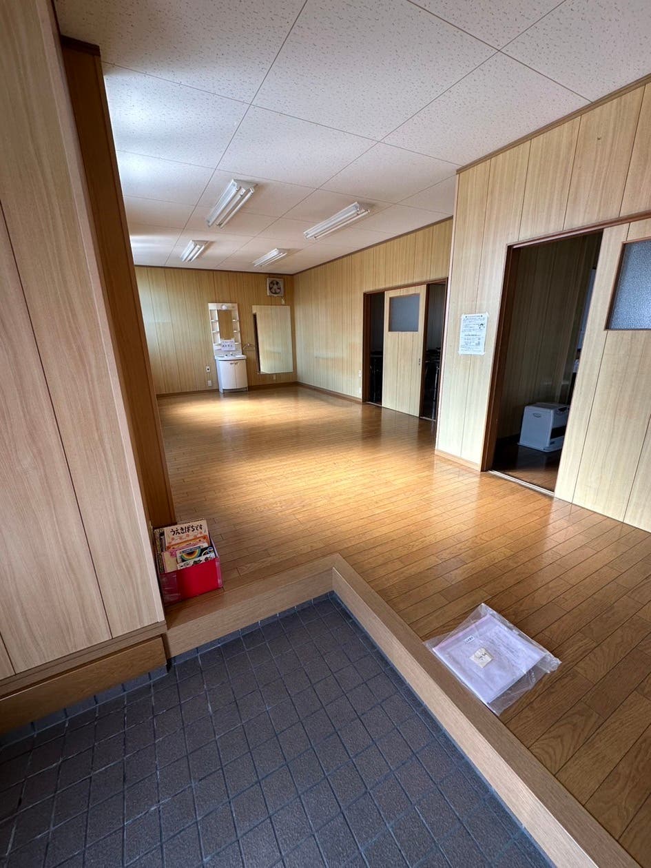 広々とした駐車場・机椅子付部屋を貸し出しの写真2