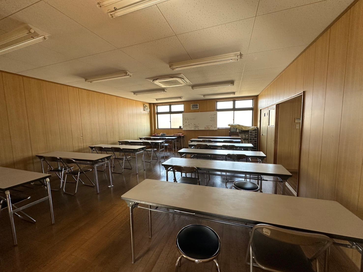 広々とした駐車場・机椅子付部屋を貸し出しの写真3