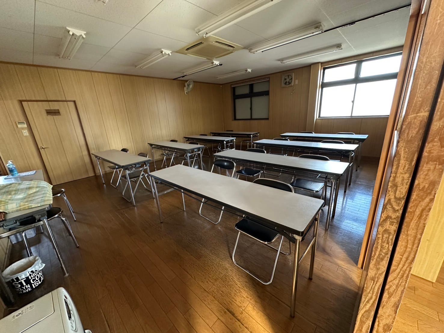 広々とした駐車場・机椅子付部屋を貸し出しの写真4