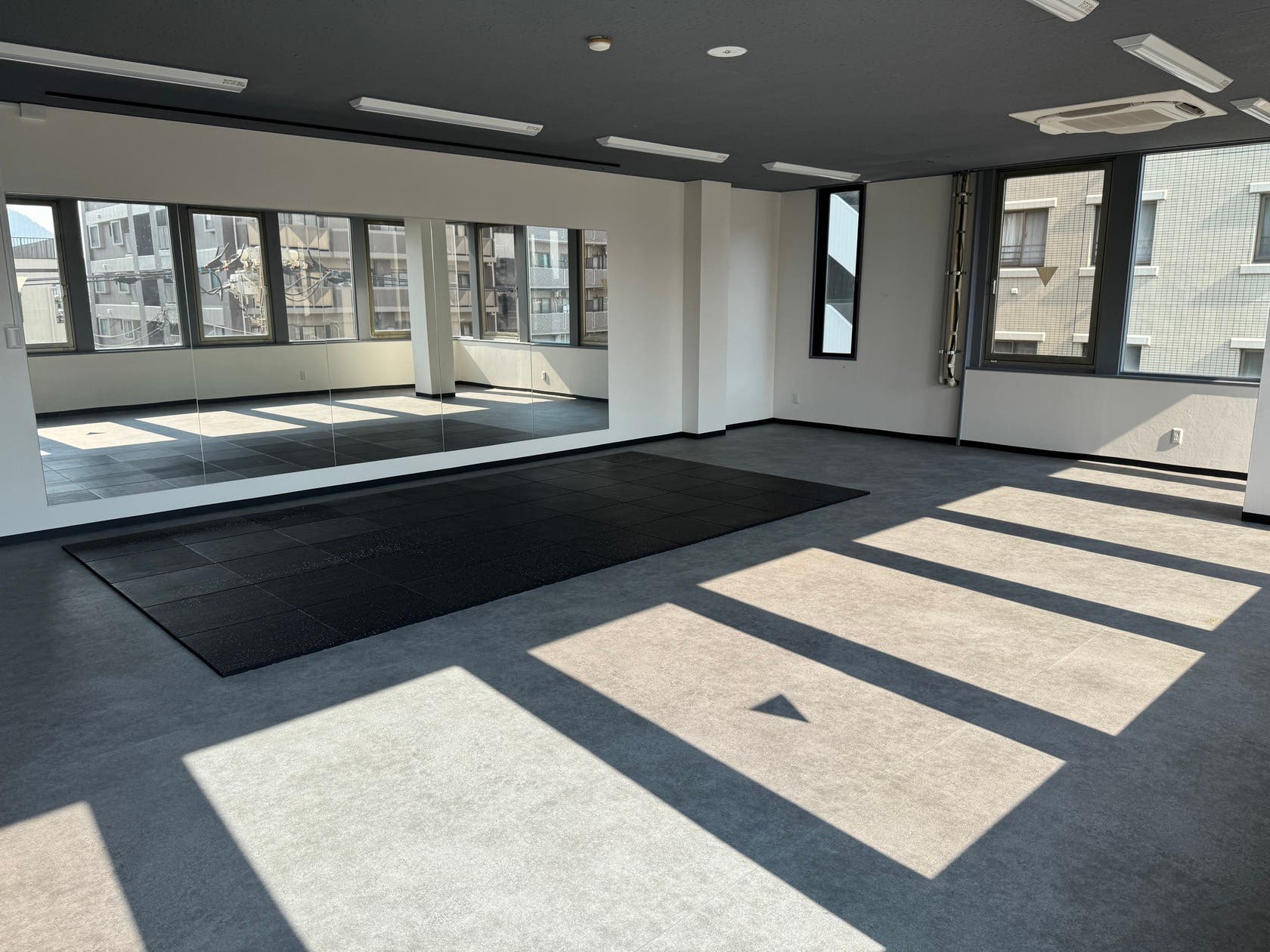 「１時間６００円〜」平塚駅から徒歩５分のダンス演劇楽器演奏なんでもOK!レンタルスタジオ【ショート、YouTube動画撮影OK】の写真1