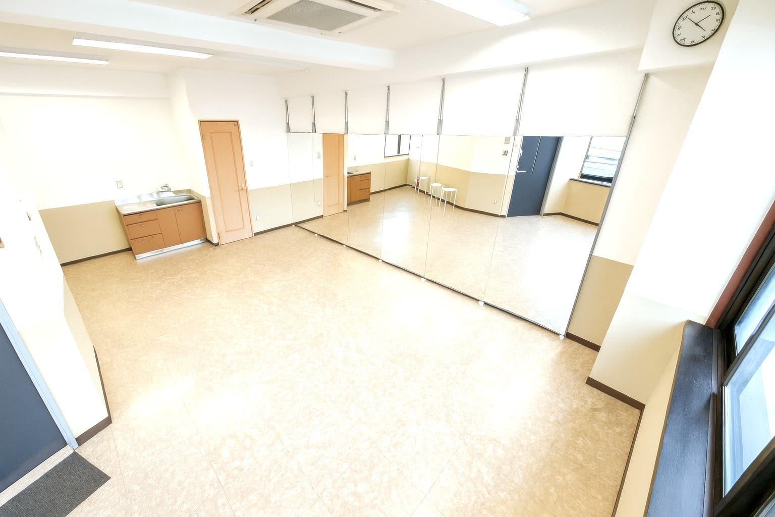 熊谷駅前徒歩1分💃✨少人数特化型スタジオ✨近くにコンビニ多数・レンタルダンススタジオ４階の写真3