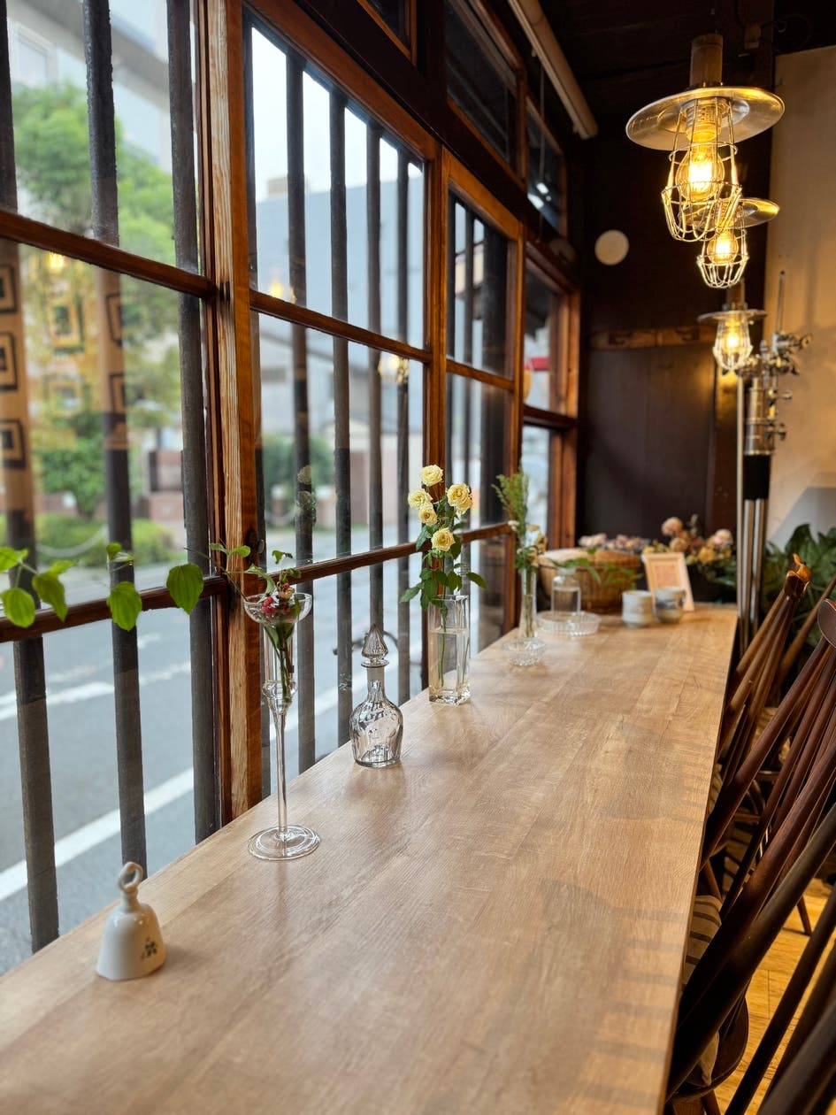 おしゃれなカフェの一部を貸切！ちょっと優雅なコワーキングに最適！京都四条烏丸徒歩5分の写真1