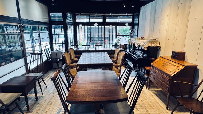 おしゃれなカフェの一部を貸切!ちょっと優雅なコワーキングに最適!京都四条烏丸徒歩5分の写真2