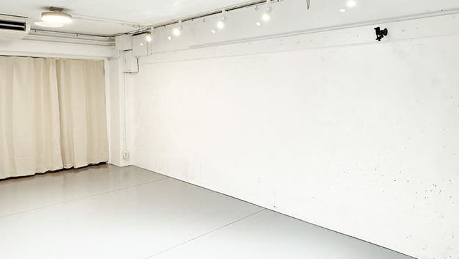 【丸太町駅5分🚶】白壁×大型鏡8枚の本格ダンススタジオ|最大16名までOK!54㎡・個室空間🏠ダンス・ヨガ・撮影に最適✨の写真6