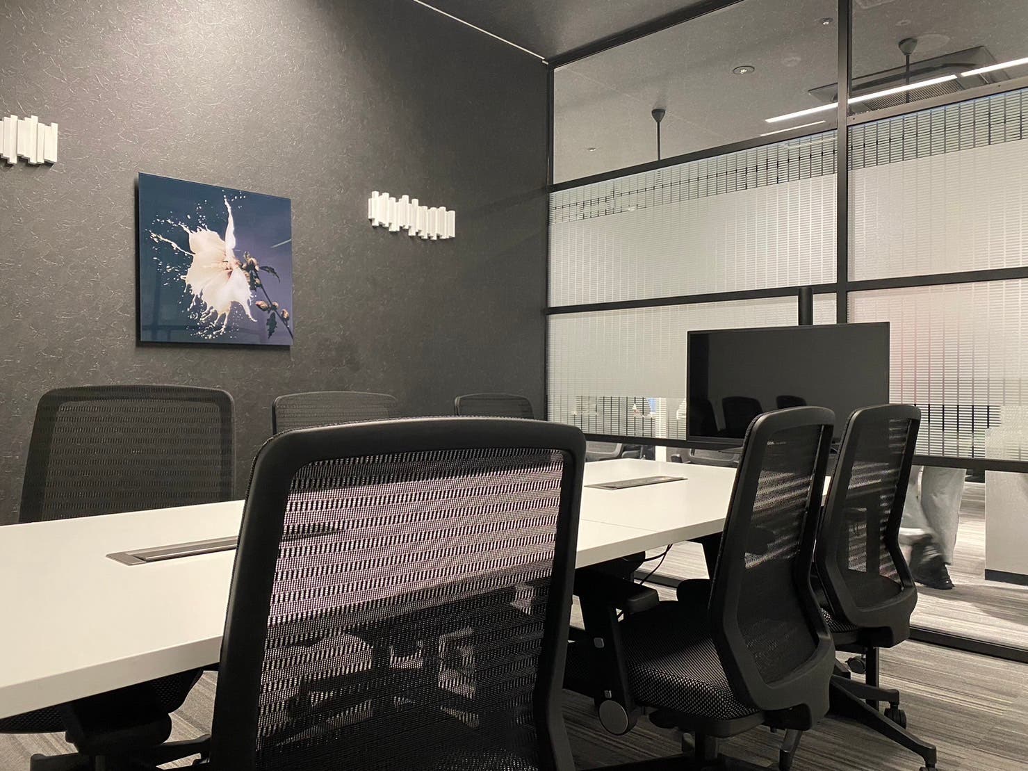 【BIZcomfort浜松】駅から徒歩9分！6名用会議室。受付スタッフ滞在打合せ/商談/面接/WEB会議/テレワーク/レッスンの写真3