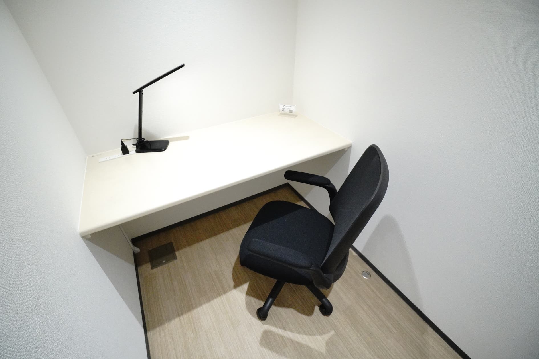 ＜UPオフィス水道橋 B104号室＞水道橋駅徒歩3分🚃1人用個室🚪光回線Wi-Fi📶電源🔌リモートワーク/Web面接/作業の写真1