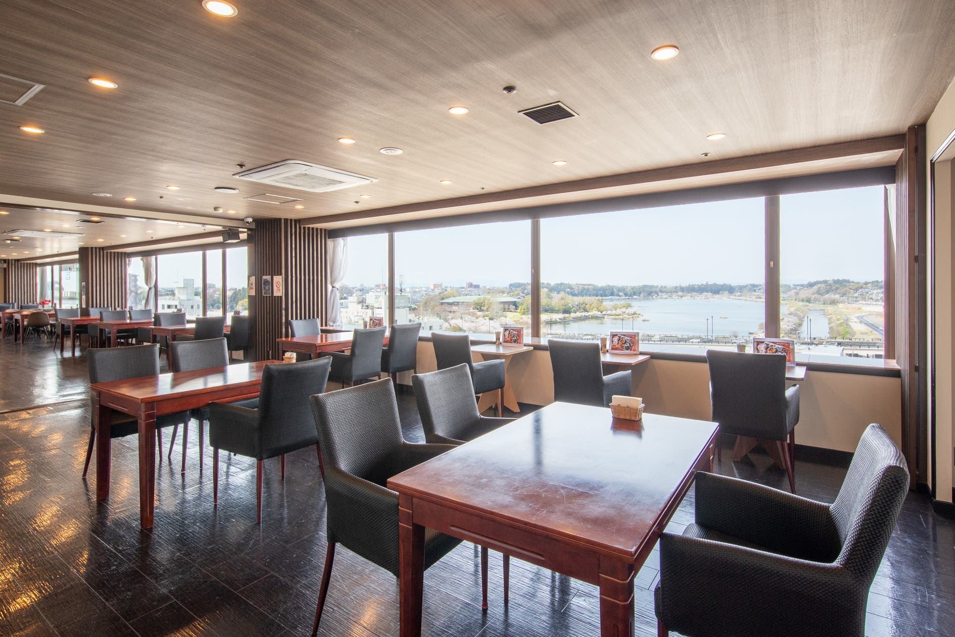 水戸駅南口から徒歩６分！ホテル9階ラウンジを時間で利用できる！の写真1