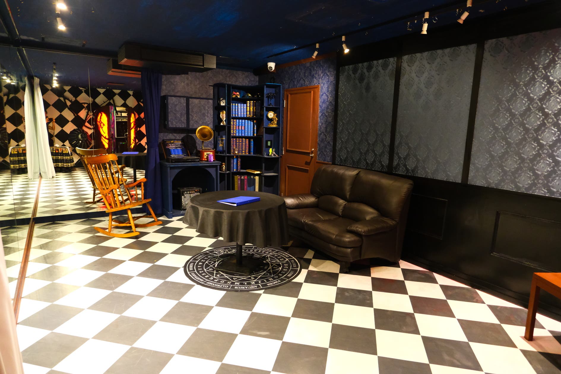 防音構造！前面全身鏡！コスプレ、撮影、ダンスやライブ配信、パーティーなど多種多様な用途に対応！の写真3