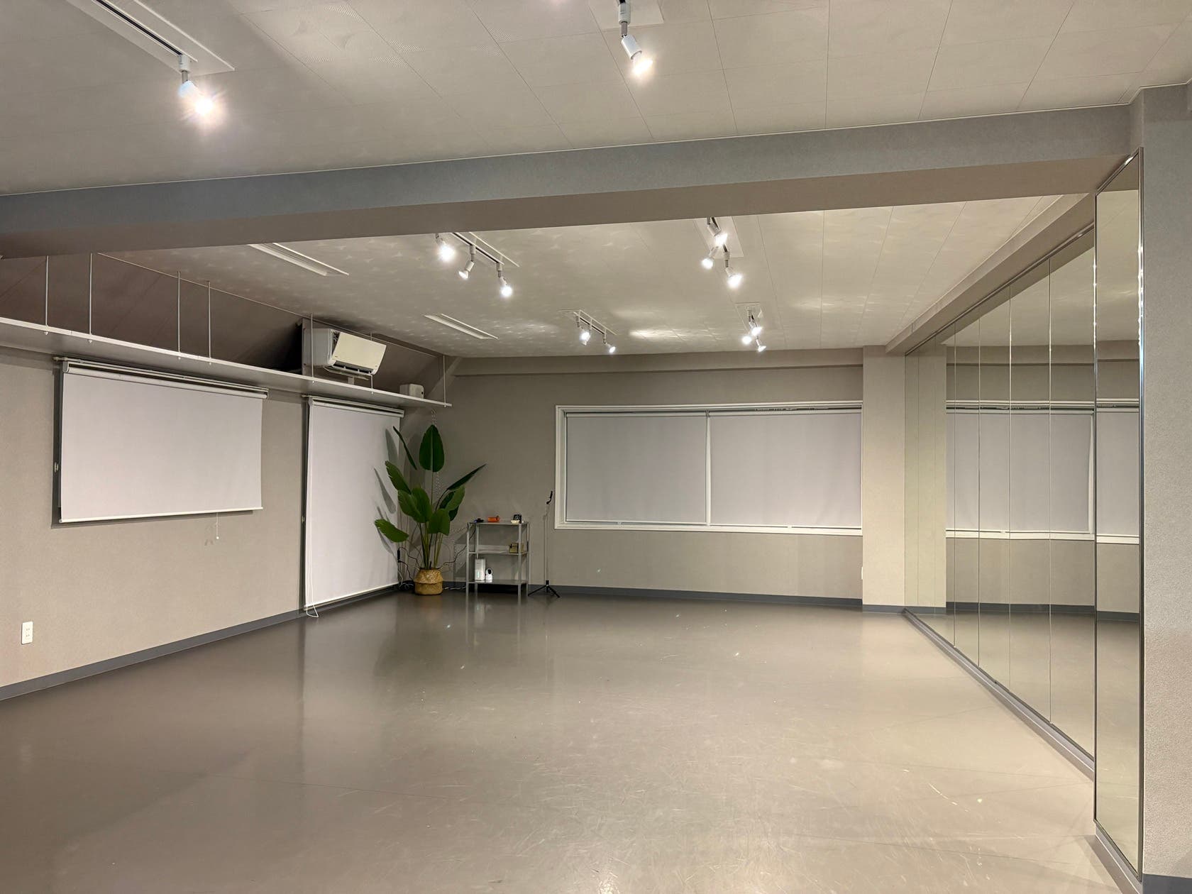 東伏見駅前のダンススタジオの写真1