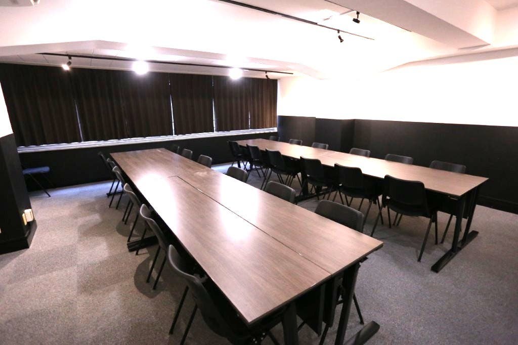 神田駅徒歩1分!セミナー・懇親会・会議！広々ゆったり！の写真7