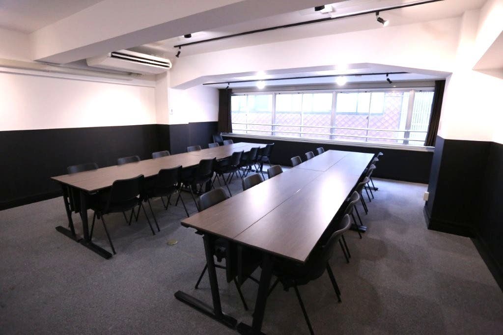 神田駅徒歩1分!セミナー・懇親会・会議！広々ゆったり！の写真4