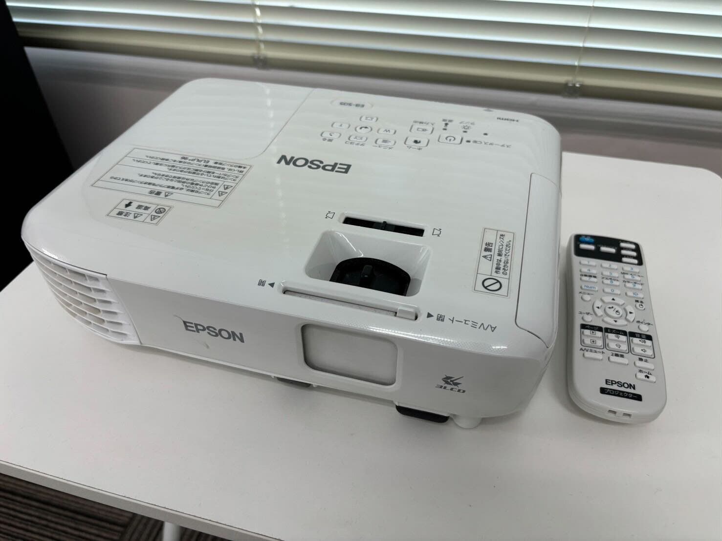 六本木一丁目駅から徒歩3分 溜池山王駅から徒歩4分  着席42名まで 中規模なセミナー会議に最適の写真4