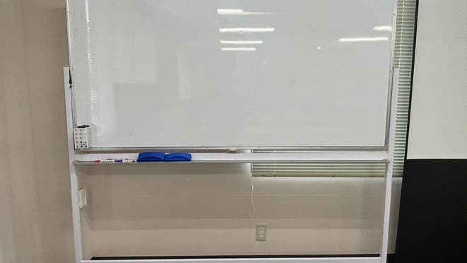 六本木一丁目駅から徒歩3分 溜池山王駅から徒歩4分 着席42名まで 中規模なセミナー会議に最適の写真6