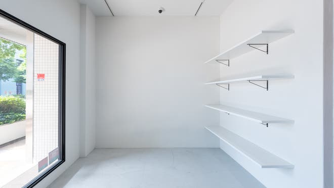 横浜駅/モルタル床に白壁の撮影スタジオ・ポップアップスペースの写真4