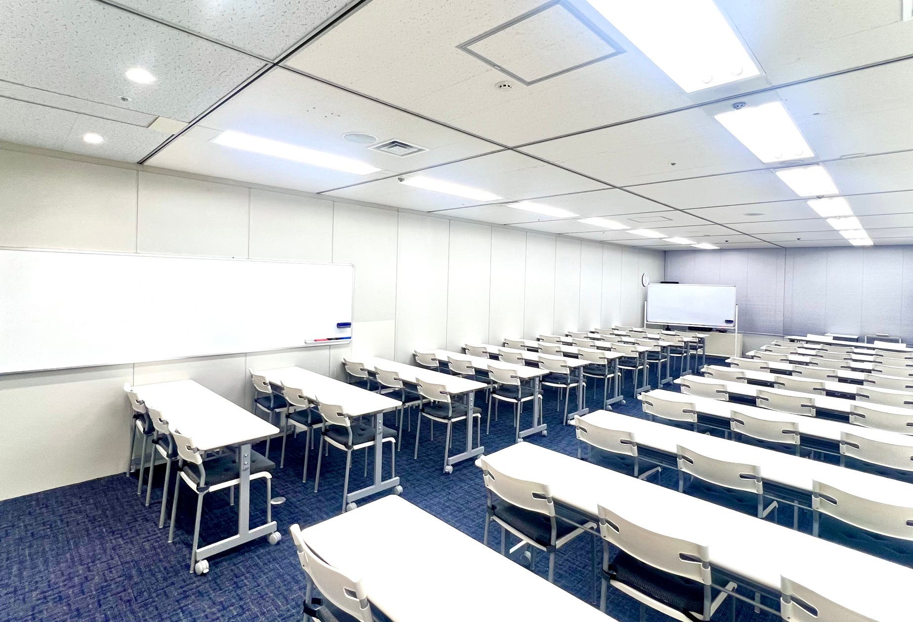 ☆NEW☆【梅田駅直結/阪急ターミナルビル内】無料備品多数！会議・研修・試験会場・WEBセミナー【A会議室】の写真4