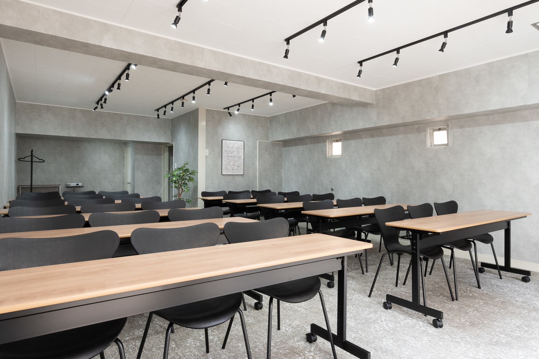 ミリオン会議室新大阪２号店【新大阪駅3分】最大35名/光回線/プロジェクター/モニター/持込飲食可/パーティプラン🎉の写真9