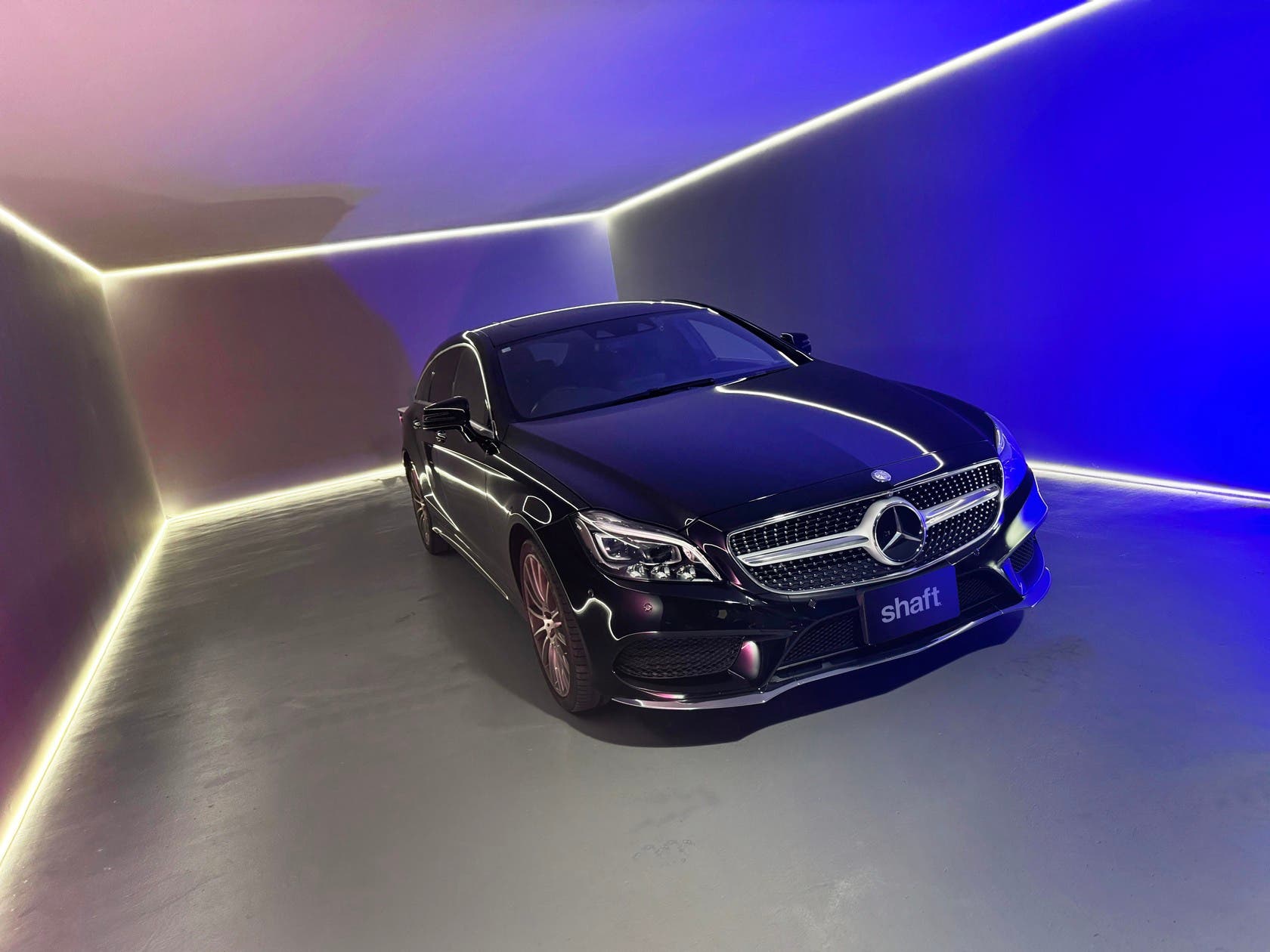 自動車、モーターサイクルの撮影に。積載車もアクセス良好です。の写真1