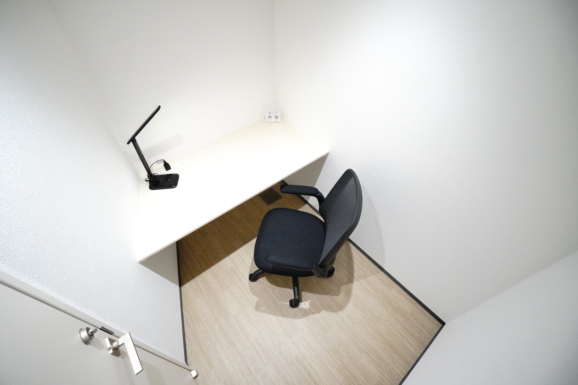 ＜UPオフィス水道橋 B105号室＞水道橋駅徒歩3分🚃1人用個室🚪光回線Wi-Fi📶電源🔌リモートワーク/Web面接/作業の写真1