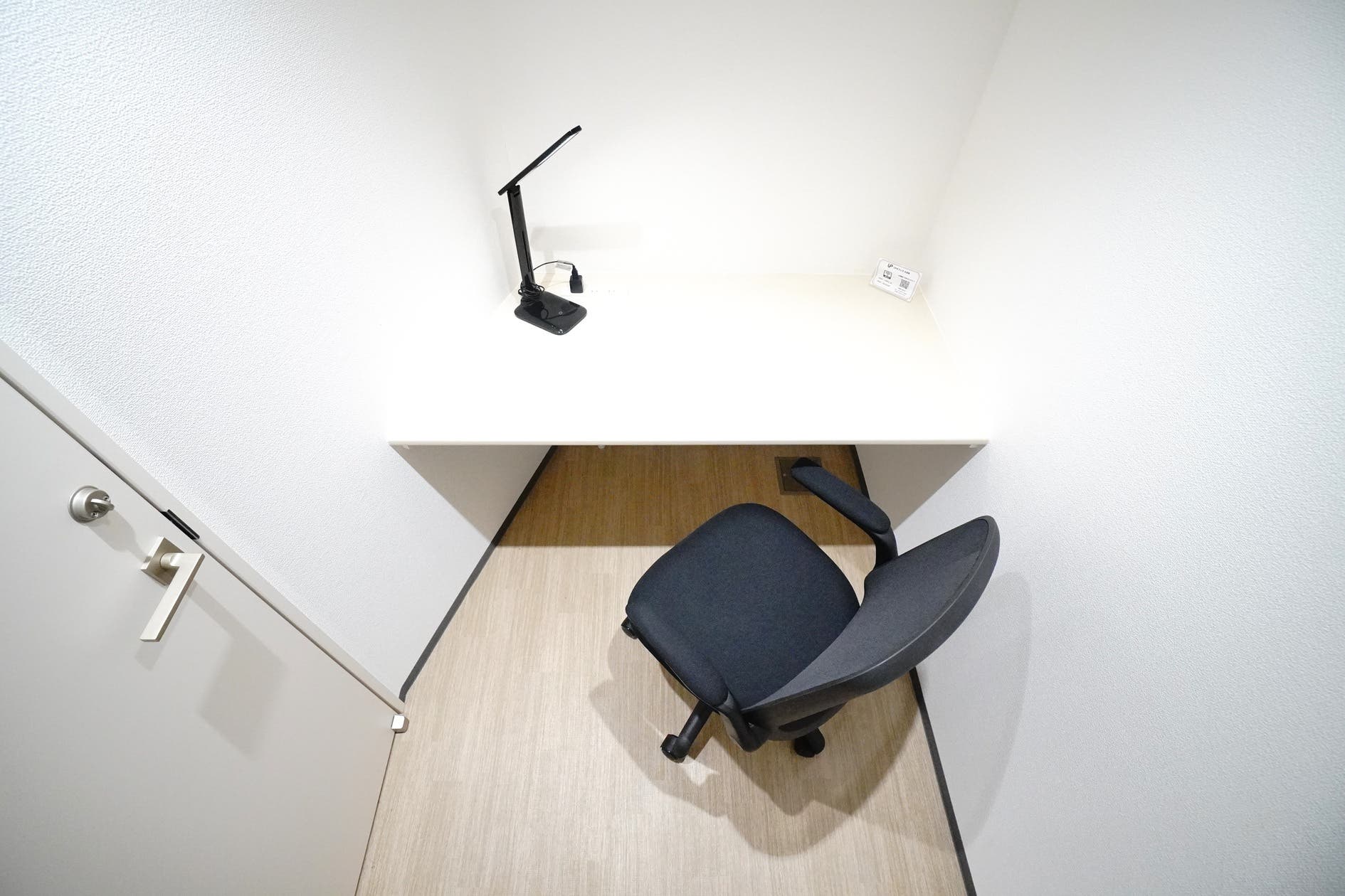 ＜UPオフィス水道橋 B105号室＞水道橋駅徒歩3分🚃1人用個室🚪光回線Wi-Fi📶電源🔌リモートワーク/Web面接/作業の写真2