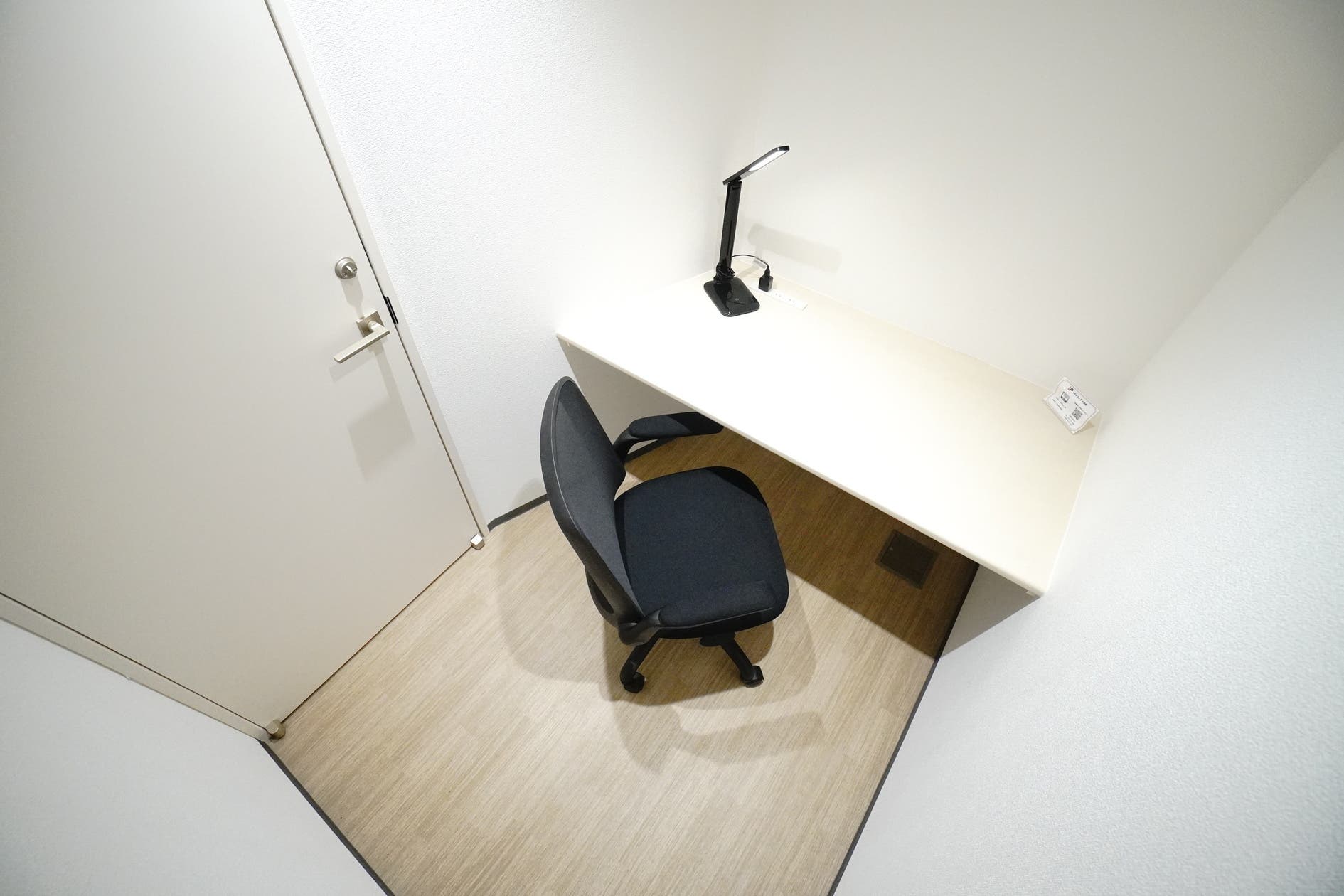 ＜UPオフィス水道橋 B105号室＞水道橋駅徒歩3分🚃1人用個室🚪光回線Wi-Fi📶電源🔌リモートワーク/Web面接/作業の写真3