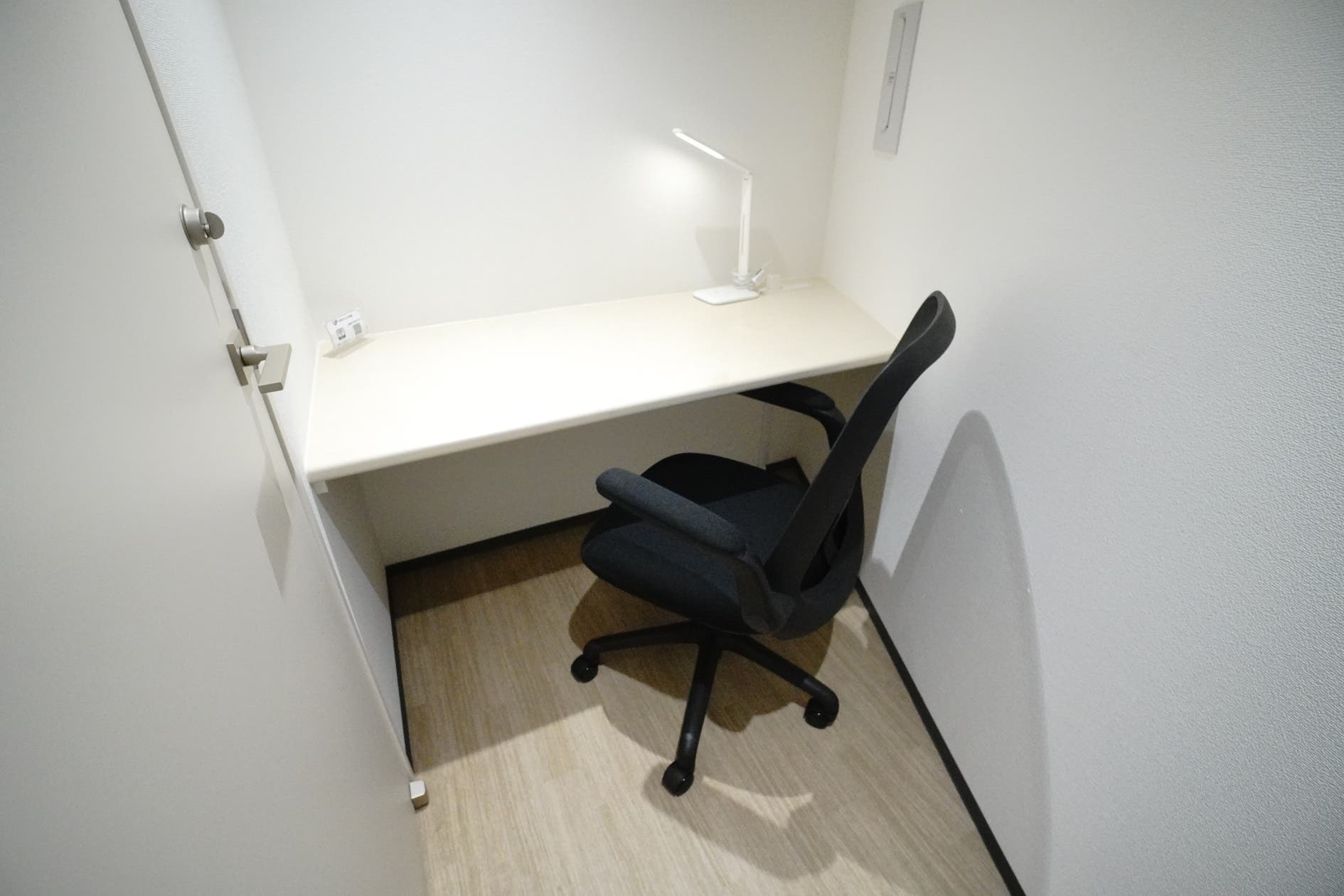 ＜UPオフィス水道橋 B107号室＞水道橋駅徒歩3分🚃1人用個室🚪光回線Wi-Fi📶電源🔌リモートワーク/Web面接/作業の写真1