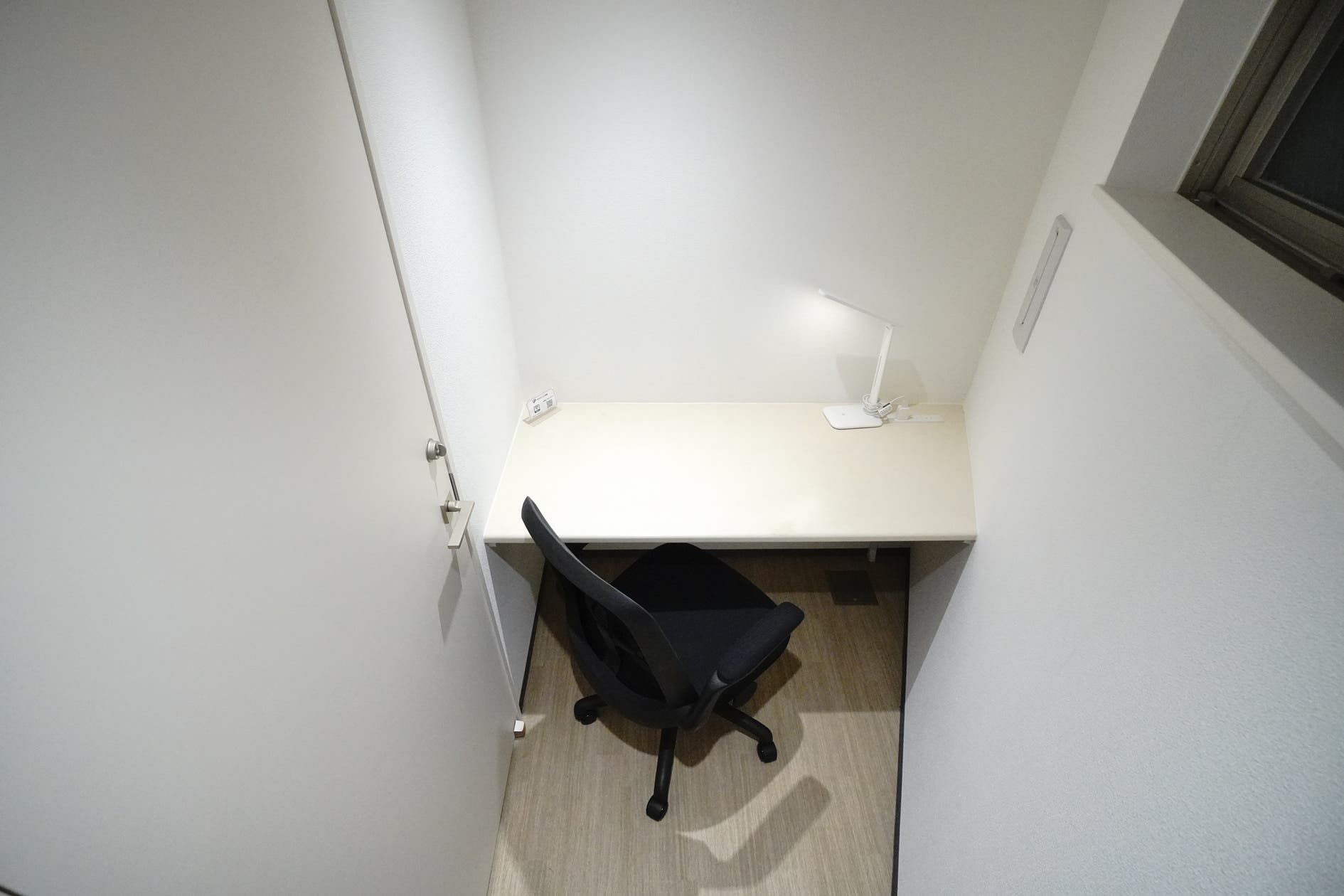 ＜UPオフィス水道橋 B107号室＞水道橋駅徒歩3分🚃1人用個室🚪光回線Wi-Fi📶電源🔌リモートワーク/Web面接/作業の写真2