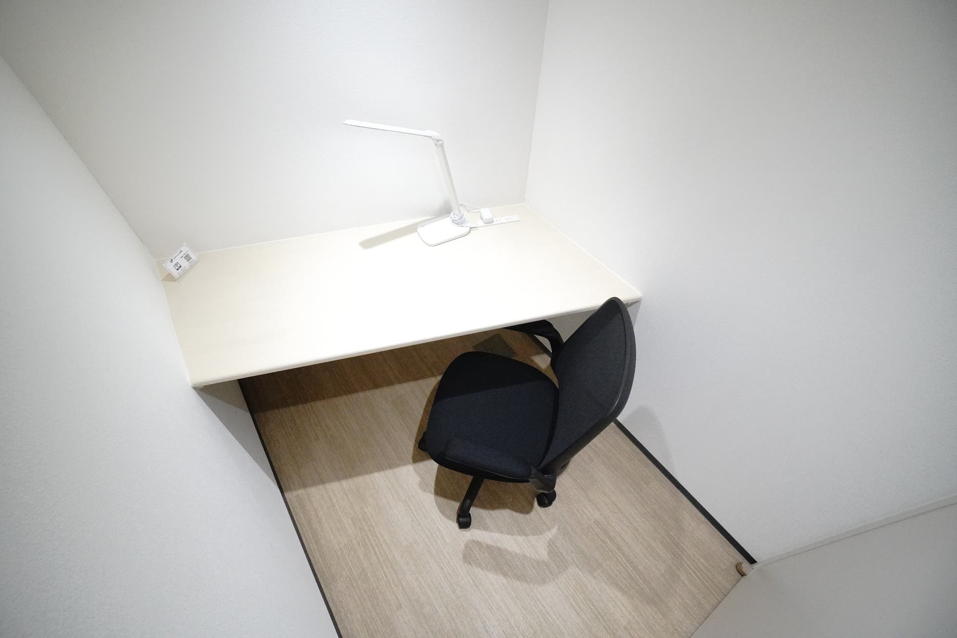 ＜UPオフィス水道橋 B108号室＞水道橋駅徒歩3分🚃1人用個室🚪光回線Wi-Fi📶電源🔌リモートワーク/Web面接/作業の写真1