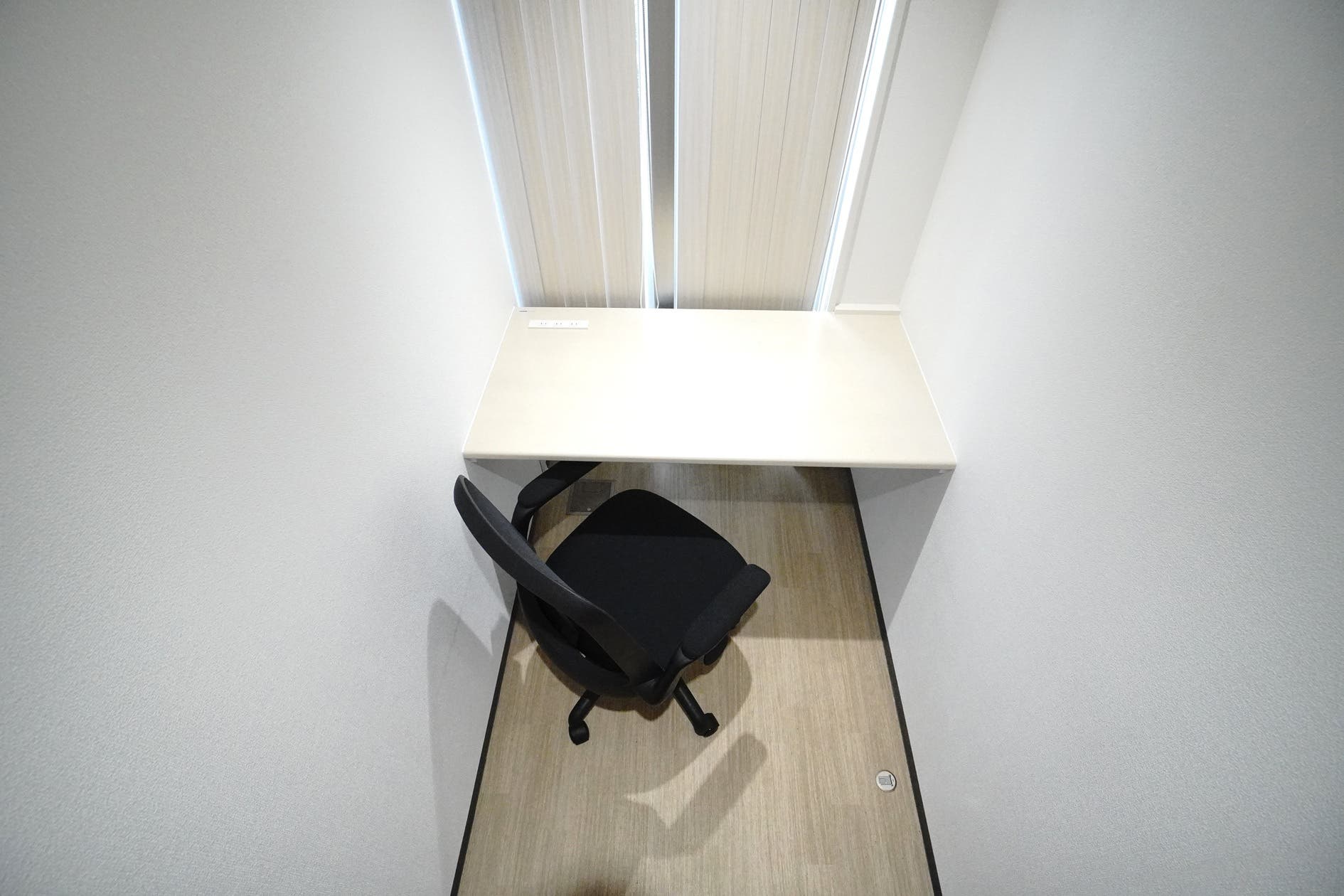 ＜UPオフィス水道橋 302号室＞水道橋駅徒歩3分🚃1人用個室🚪光回線Wi-Fi📶電源🔌リモートワーク/Web面接/作業の写真2