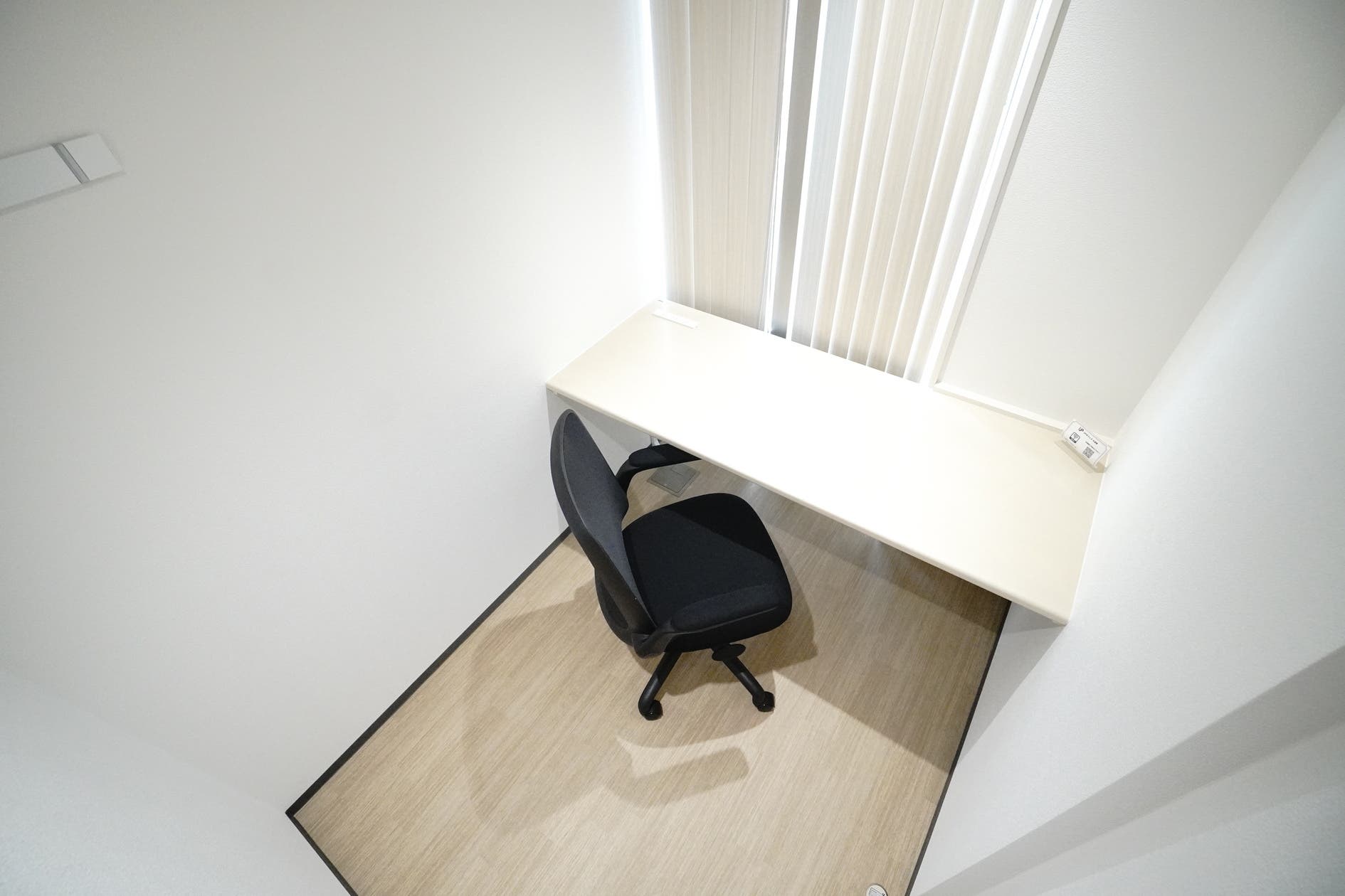 ＜UPオフィス水道橋 404号室＞水道橋駅徒歩3分🚃1人用個室🚪光回線Wi-Fi📶電源🔌リモートワーク/Web面接/作業の写真3