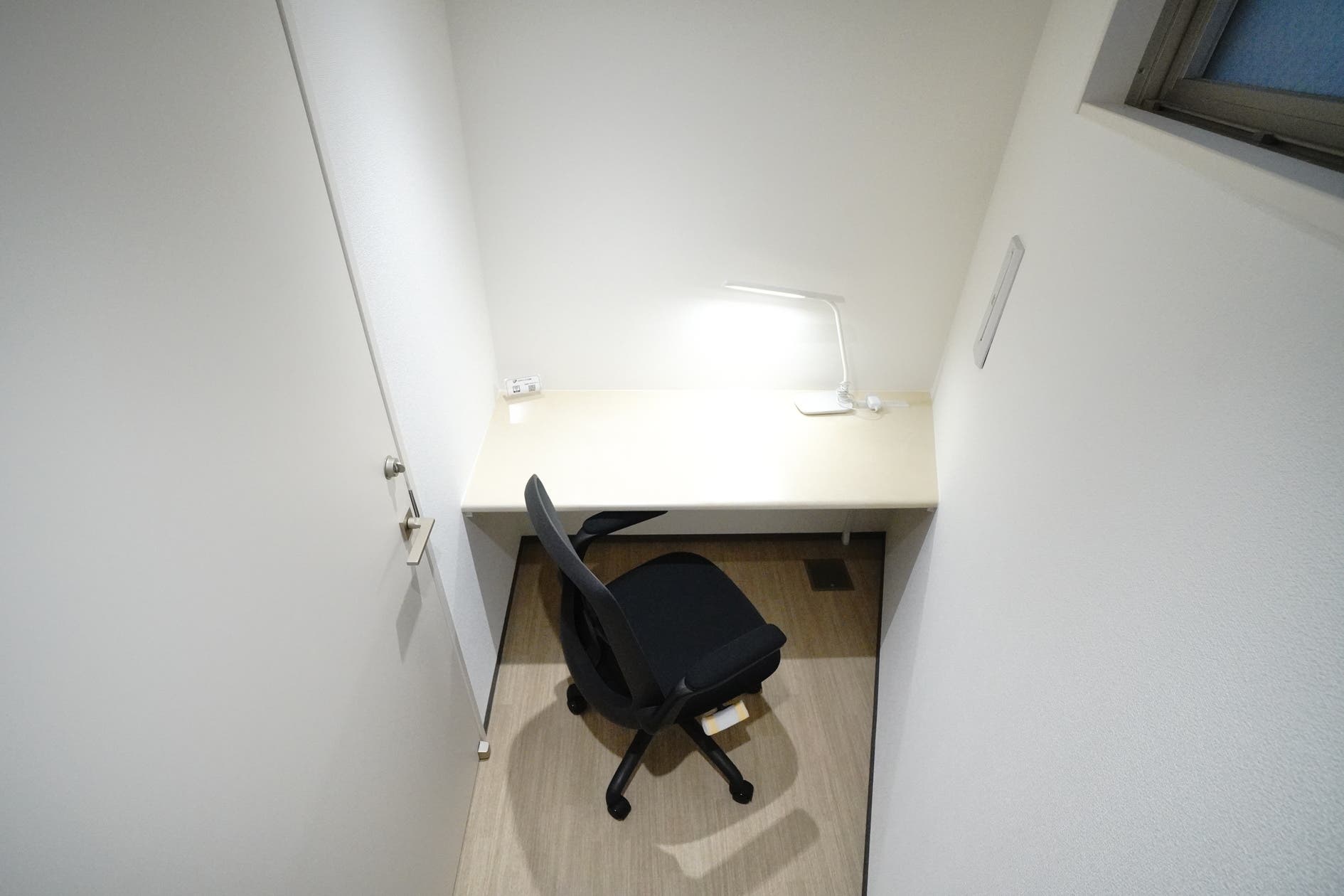 ＜UPオフィス水道橋 407号室＞水道橋駅徒歩3分🚃1人用個室🚪光回線Wi-Fi📶電源🔌リモートワーク/Web面接/作業の写真2
