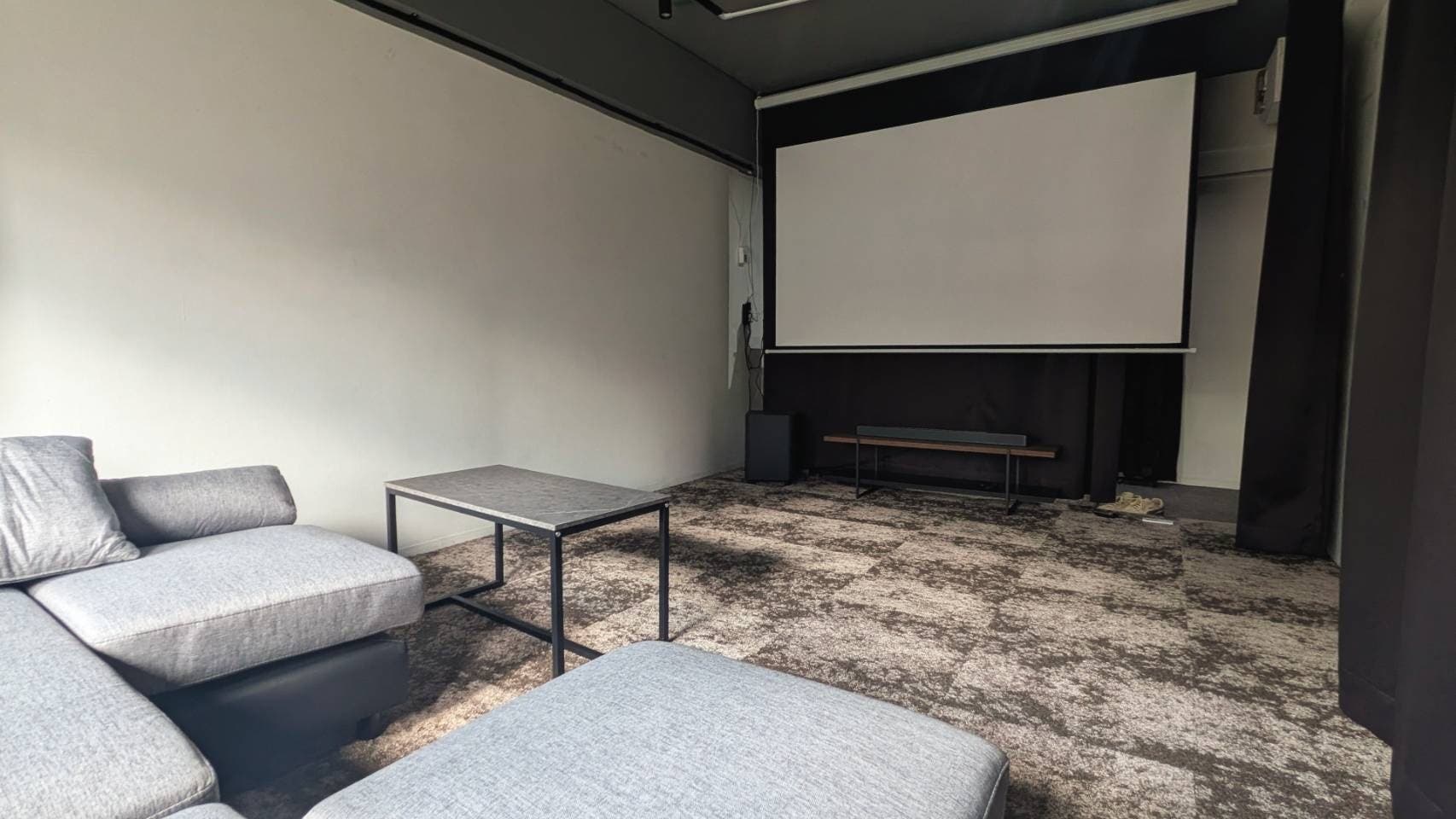 【オープン記念価格★ごみ捨て無料✨】六本木の秘密シネマルーム🎬撮影配信・映画デート・女子会の写真8