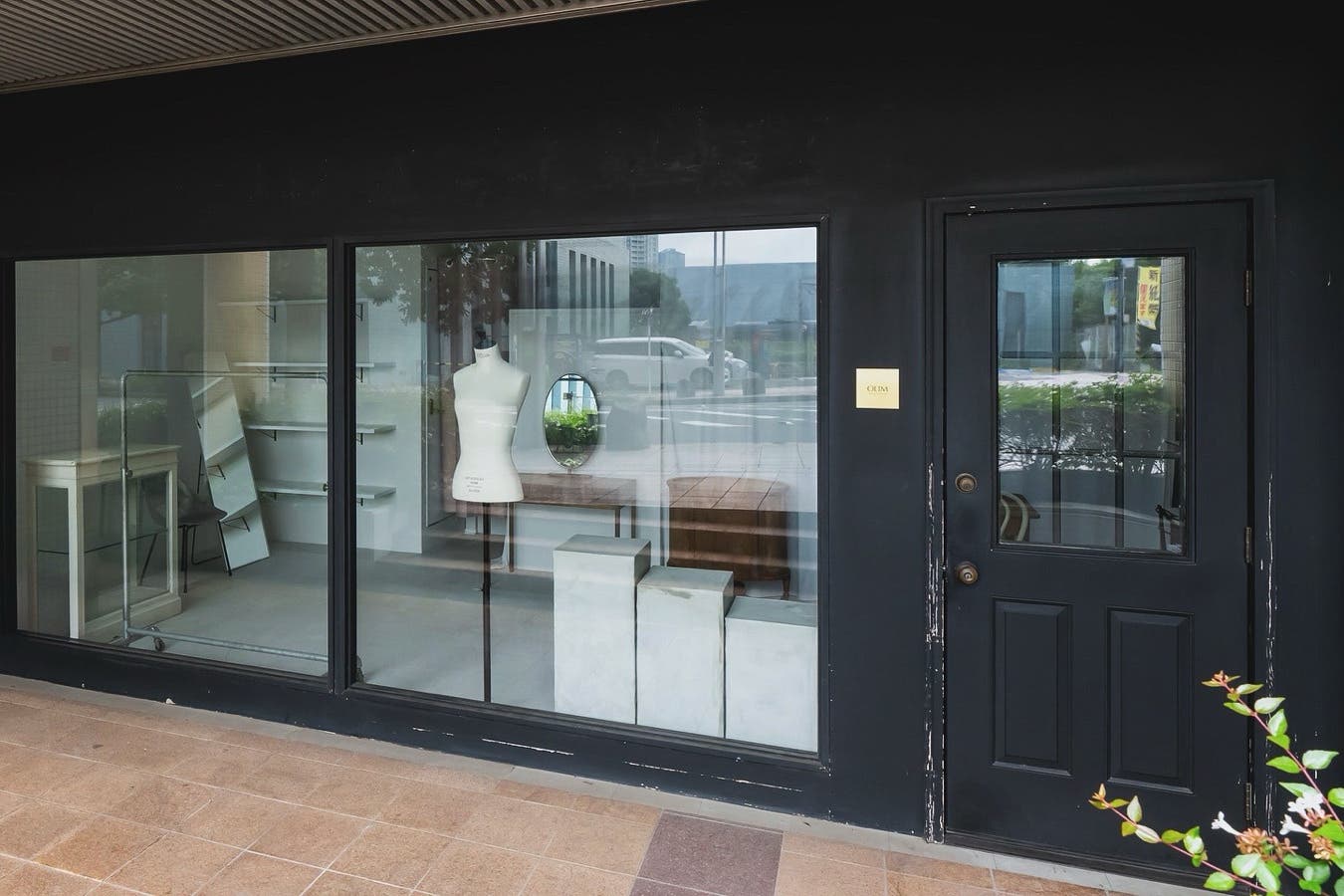 横浜駅/モルタル床に白壁の撮影スタジオ・ポップアップスペースの写真2