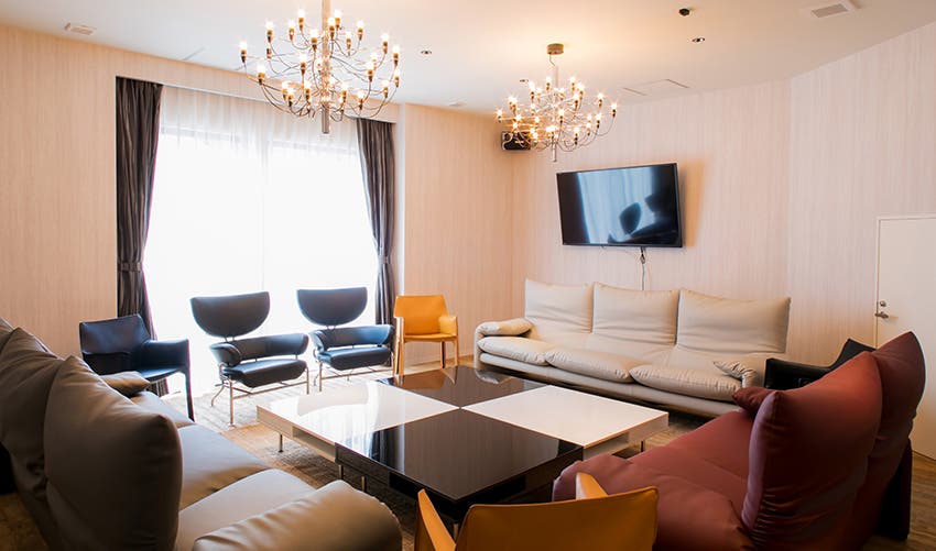 🏠歓送迎会🎊立地最強🎉カラオケDAM付き🎥収録❄️パーティ🌟ママ会🌿商談や会議もOK🏩ホテルイルファーロ久留米の写真2