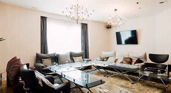 🏠歓送迎会🎊立地最強🎉カラオケDAM付き🎥収録❄️パーティ🌟ママ会🌿商談や会議もOK🏩ホテルイルファーロ久留米の写真1