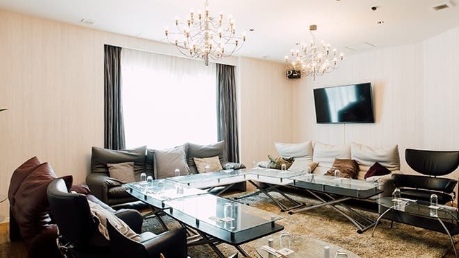 🏠歓送迎会🎊立地最強🎉カラオケDAM付き🎥収録❄️パーティ🌟ママ会🌿商談や会議もOK🏩ホテルイルファーロ久留米の写真1