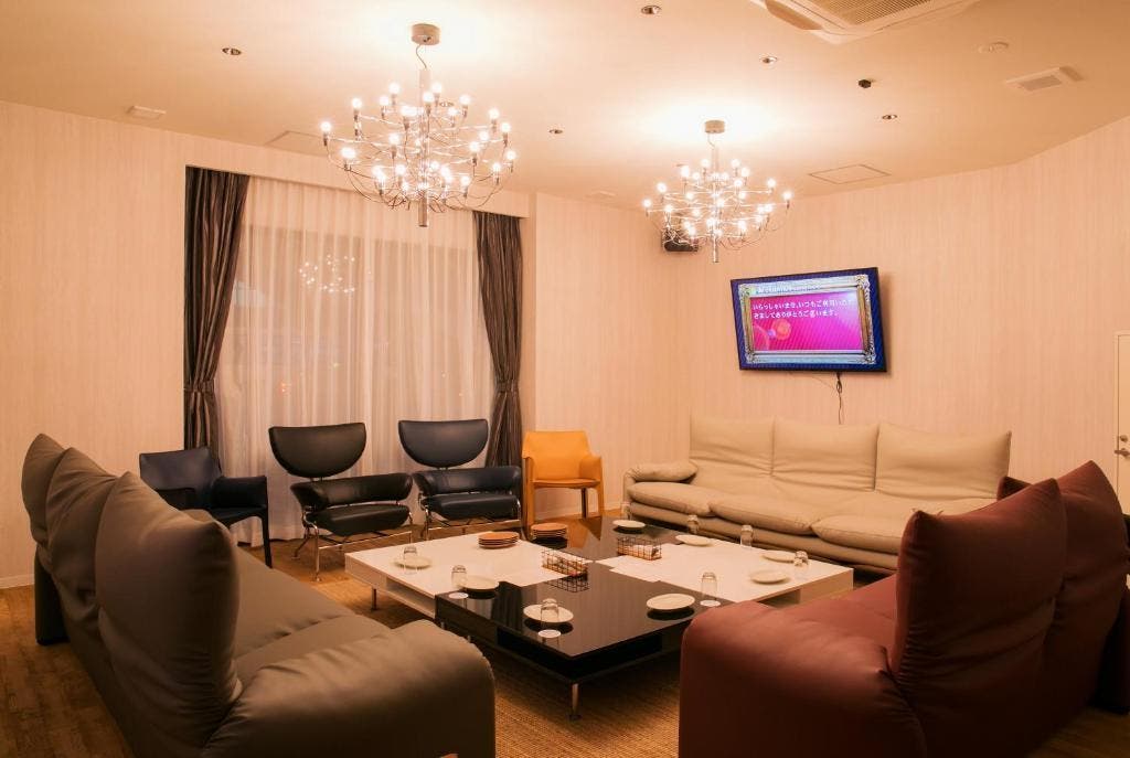 🏠歓送迎会🎊立地最強🎉カラオケDAM付き🎥収録❄️パーティ🌟ママ会🌿商談や会議もOK🏩ホテルイルファーロ久留米の写真8