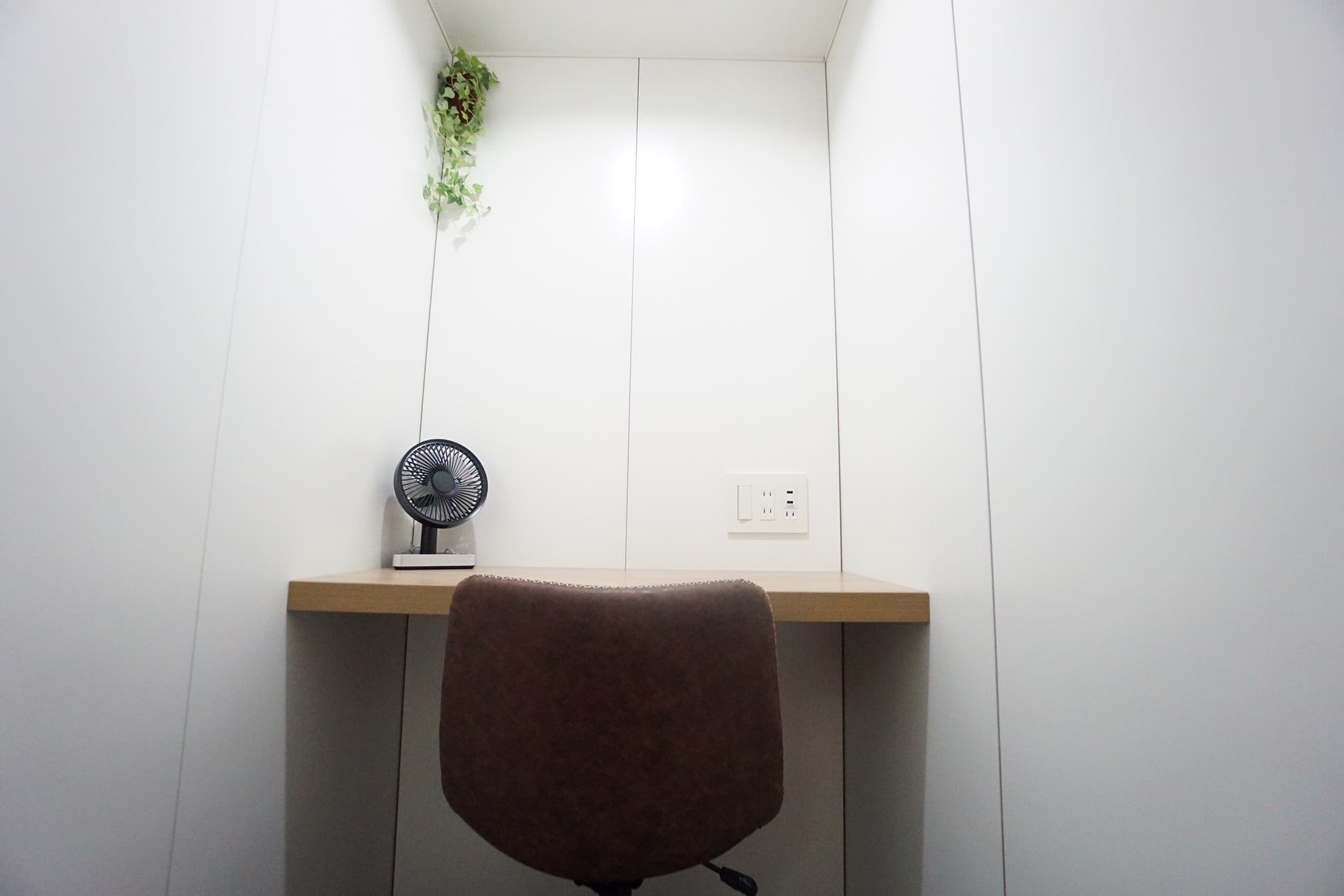 ＜YOYO仙台駅西口No.4＞仙台駅徒歩3分🚃完全個室ワークブース Wi-Fi📶電源🔌テレワーク/ZOOM/自習/作業場所の写真2