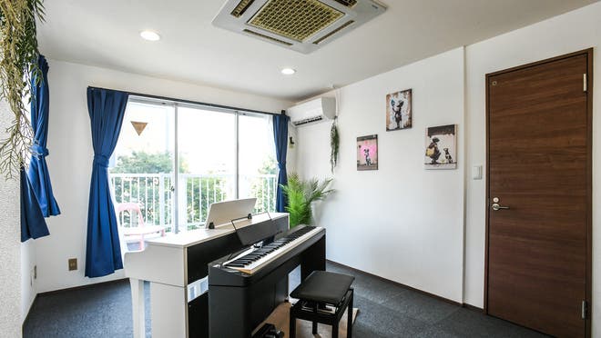 NEWOPNEN!平塚駅西口徒歩5分!2台の本格電子ピアノ完備!理想のピアノ練習が叶う専用レンタルスペースの写真1