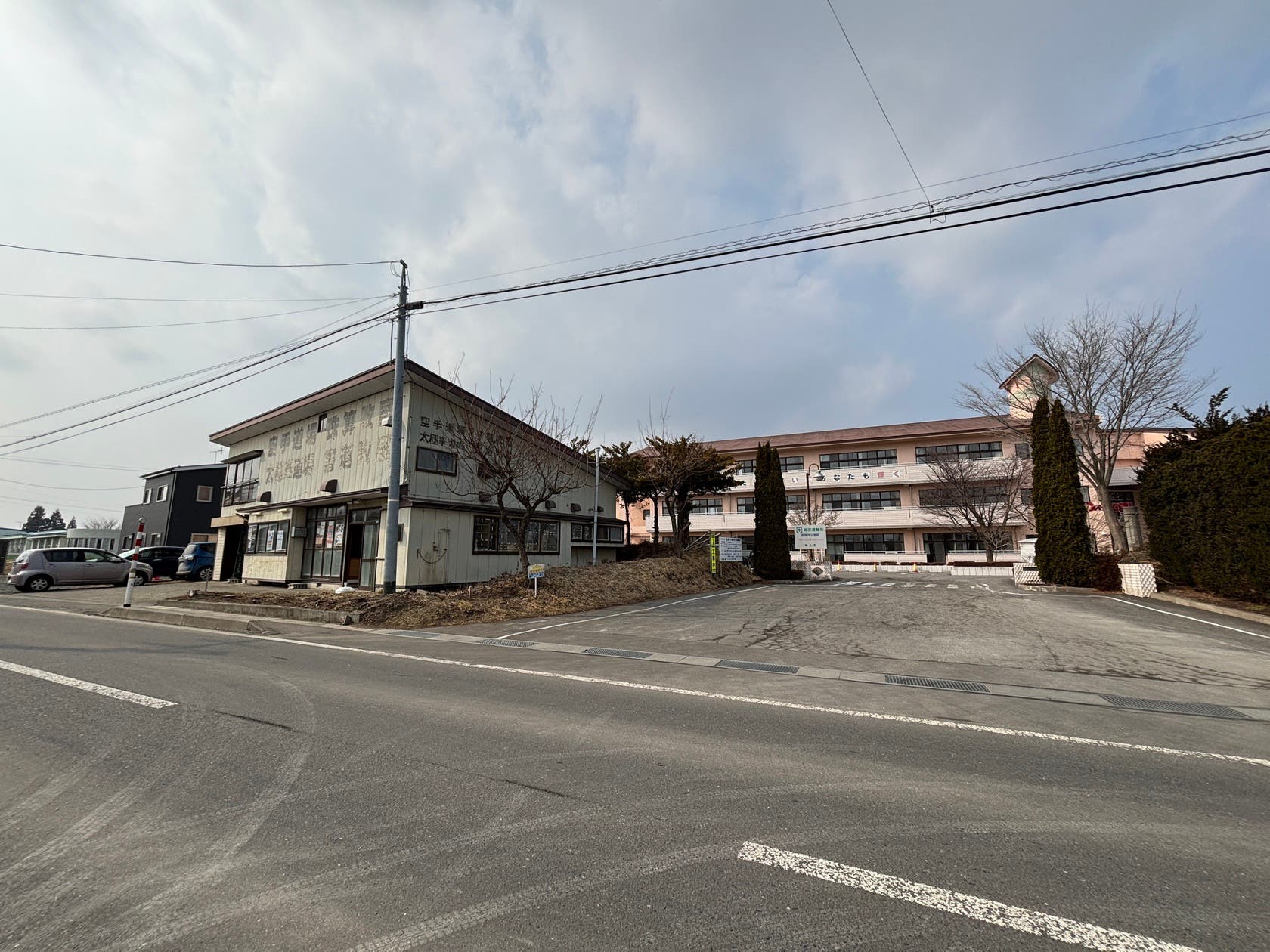 バス停徒歩5秒　元道場の40畳貸し切り　貸し会議室・スタジオ・ワークショップに　月極テナントも募集中の写真4