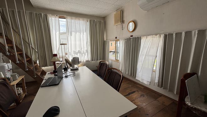 バス停徒歩5秒 元道場の40畳貸し切り 貸し会議室・スタジオ・ワークショップに 月極テナントも募集中の写真2