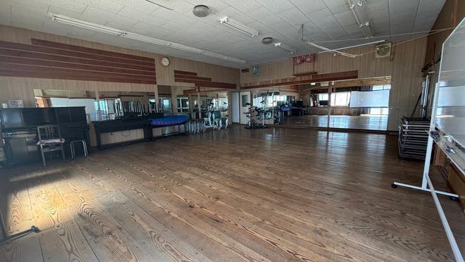 バス停徒歩5秒 元道場の40畳貸し切り 貸し会議室・スタジオ・ワークショップに 月極テナントも募集中の写真3