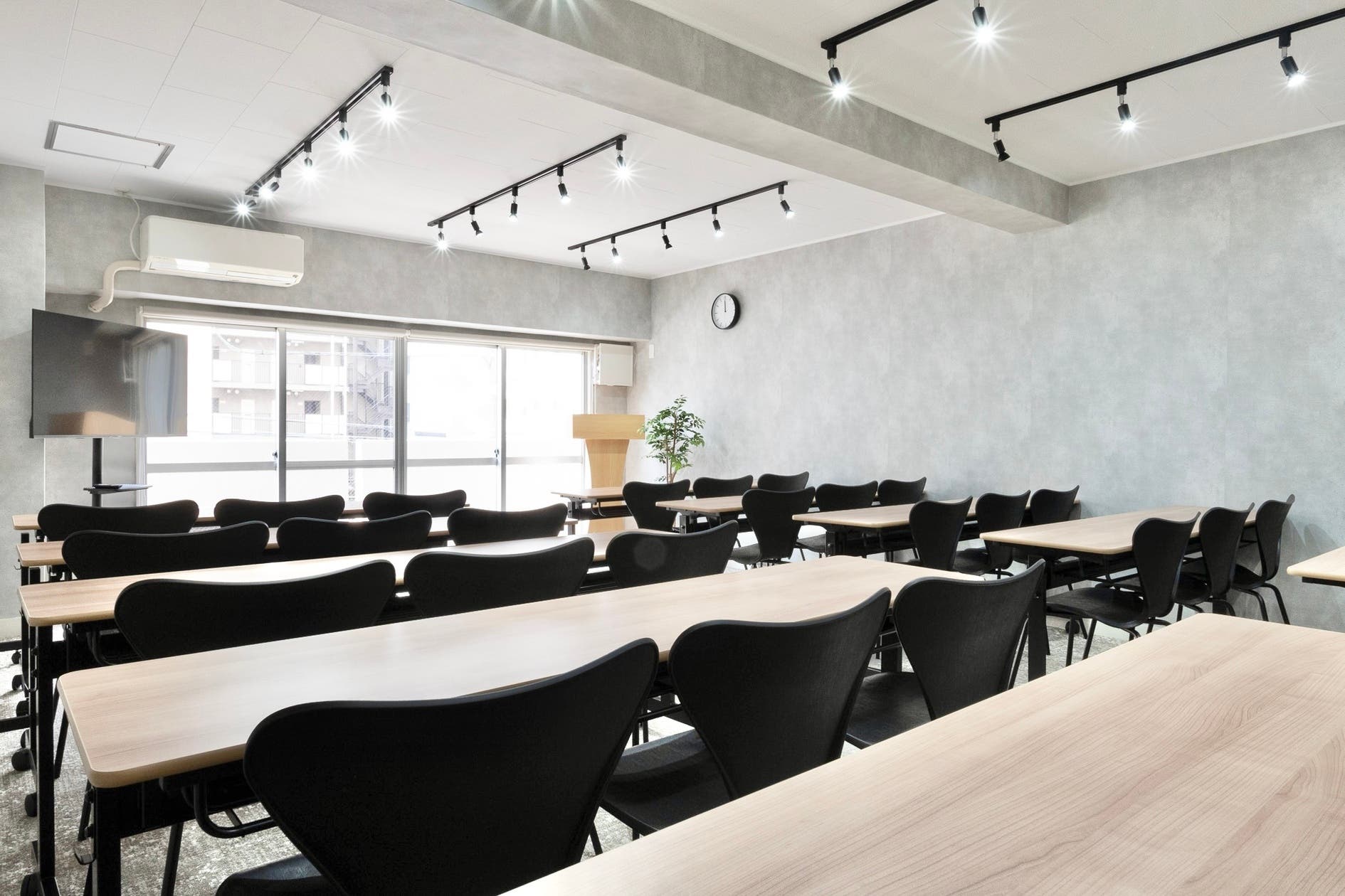 ミリオン会議室新大阪２号店【新大阪駅3分】最大35名/光回線/プロジェクター/モニター/持込飲食可/パーティプラン🎉の写真2