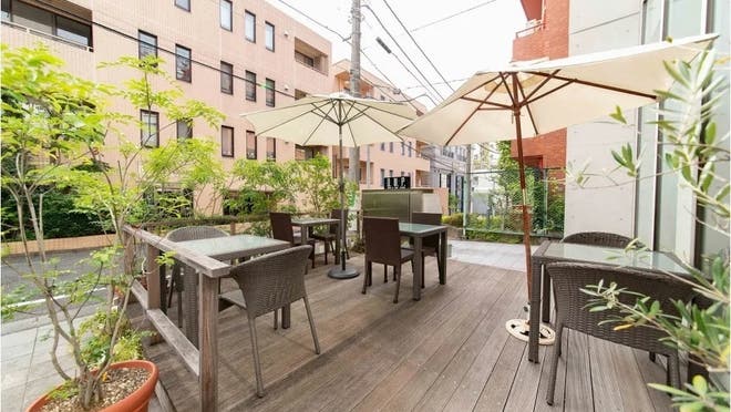 【北参道駅から徒歩3分】太陽が降り注ぐ、明るく落ち着いた開放的な空間です。の写真3