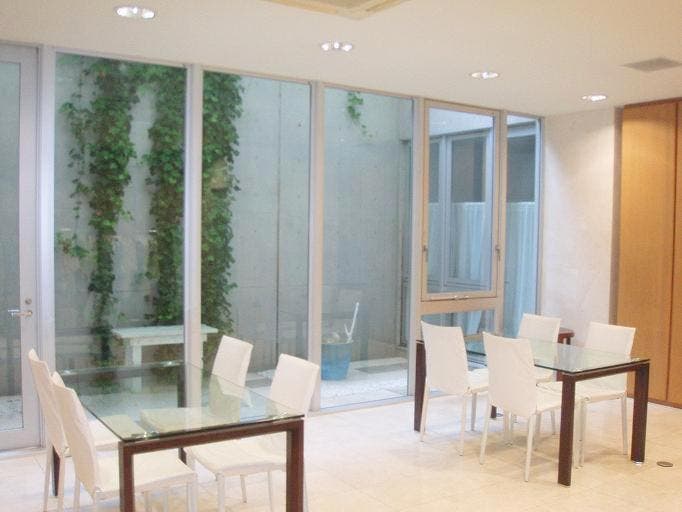 【北参道駅から徒歩３分】太陽が降り注ぐ、明るく落ち着いた開放的な空間です。の写真13