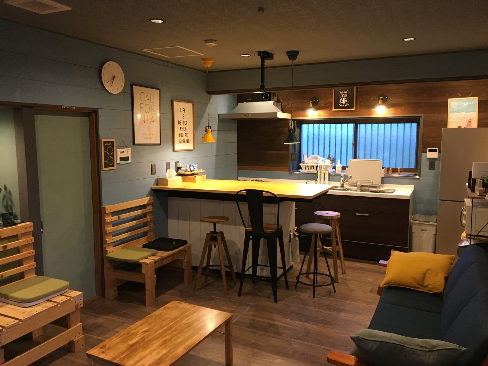 西海岸　カフェ風　スペース　プロジェクターの写真1