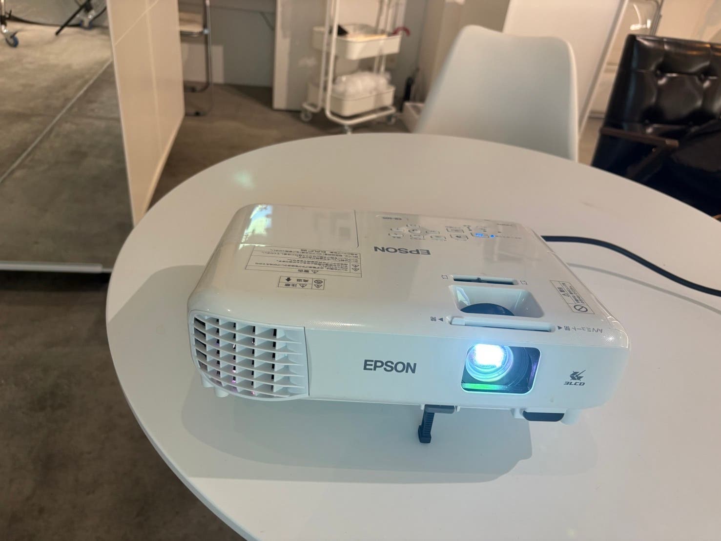 プロジェクター EPSON EB-SO5の画像4