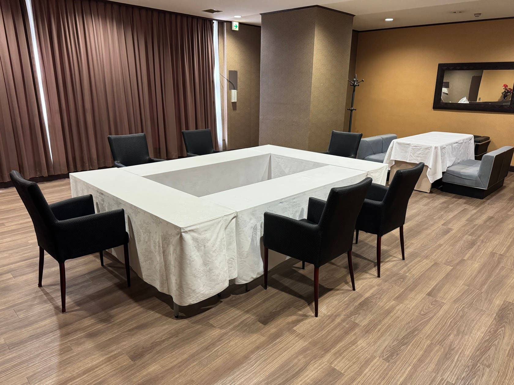 水戸駅南口から徒歩６分！ホテル内1F会議室（10人程度まで）を時間で利用できる！（カシェット）の写真1