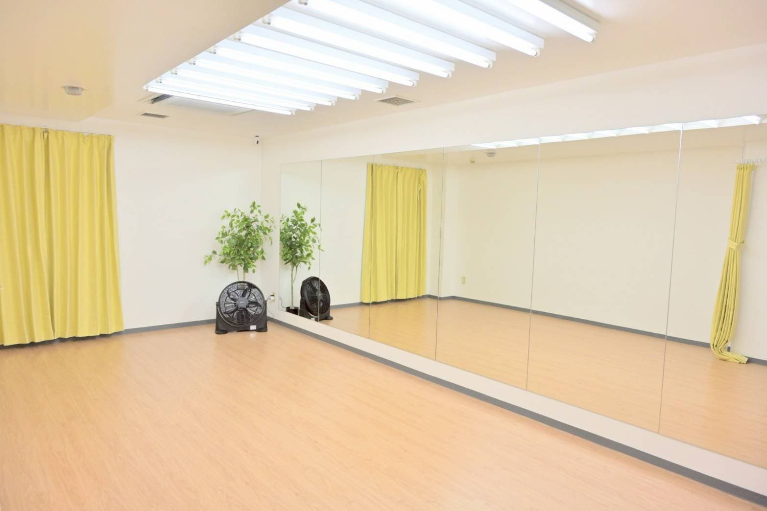【長居公園すぐ横！鶴ヶ丘駅徒歩１０秒！】ダンスやヨガ、楽器演奏や動画撮影などができるスタジオがオープン！の写真3